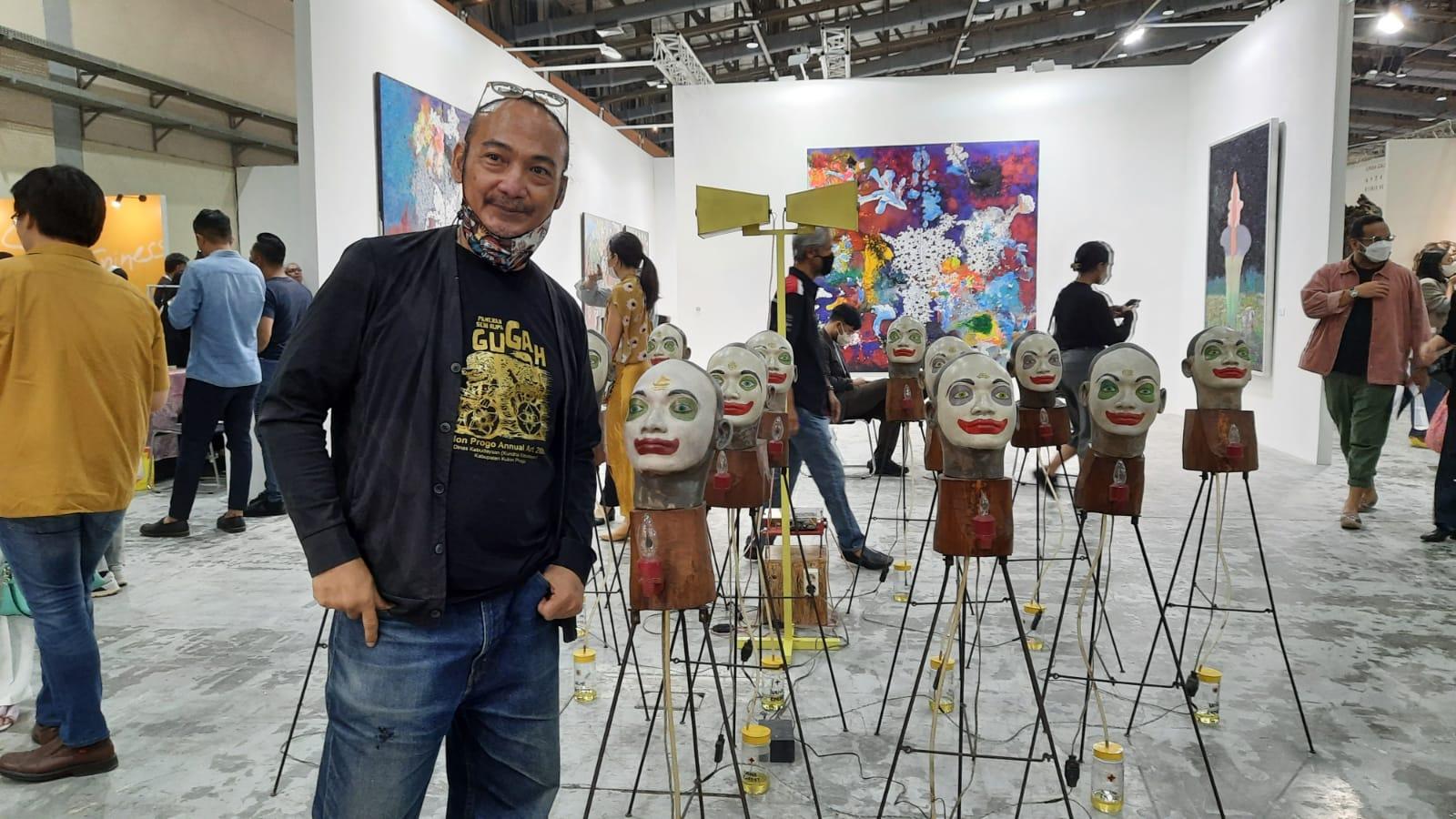 Makna Filosofis “Wajah-wajah Tak Terlihat” Karya Heri Dono - Berita ...